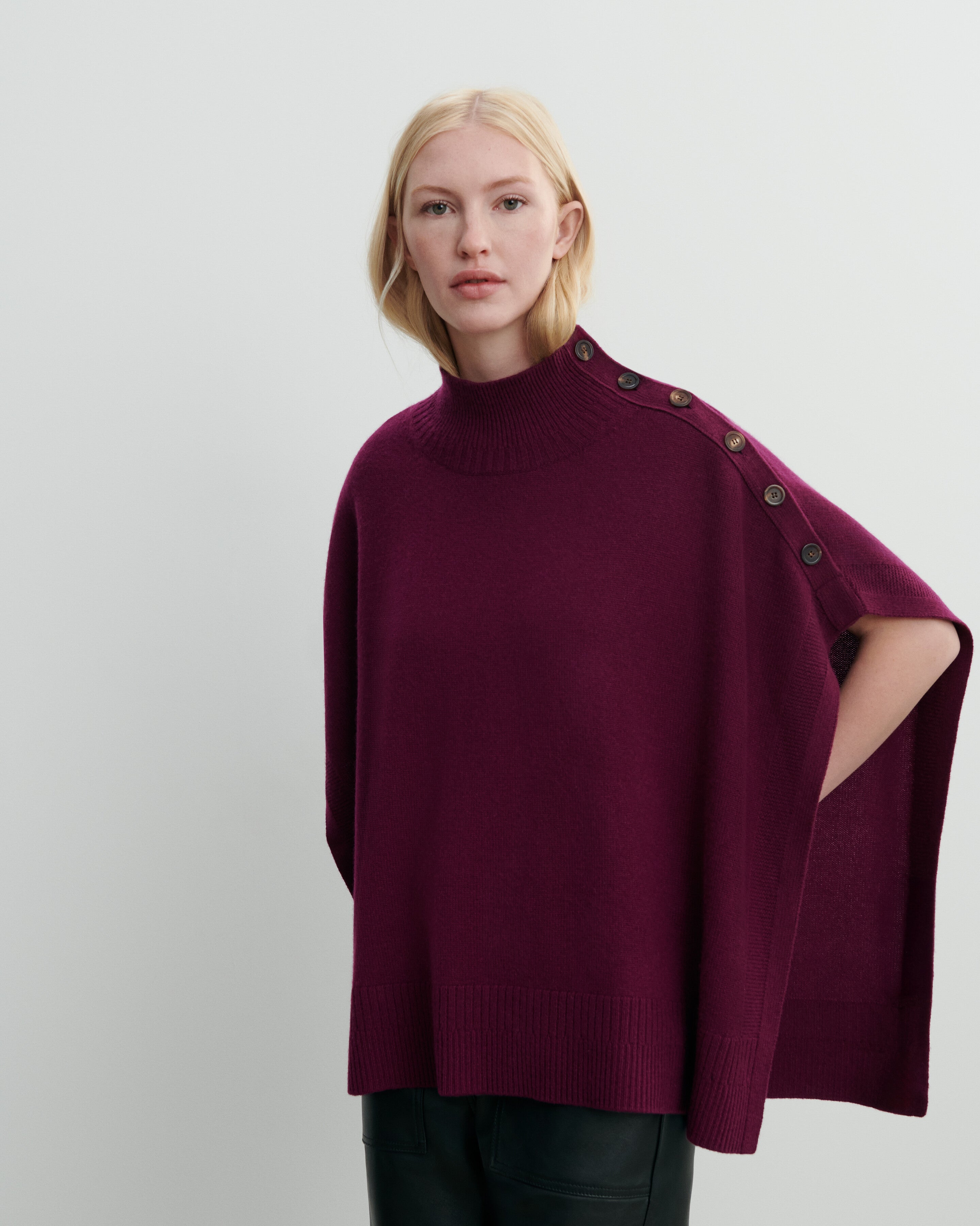 Buttoned poncho in Cashmere Women damask plum | Eric Bompard
